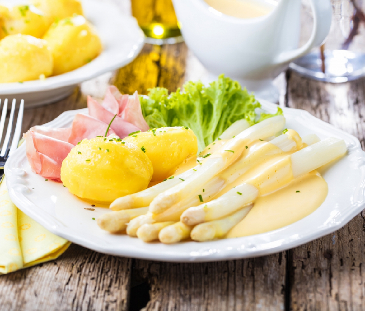 Spargel "satt" vom Buffet